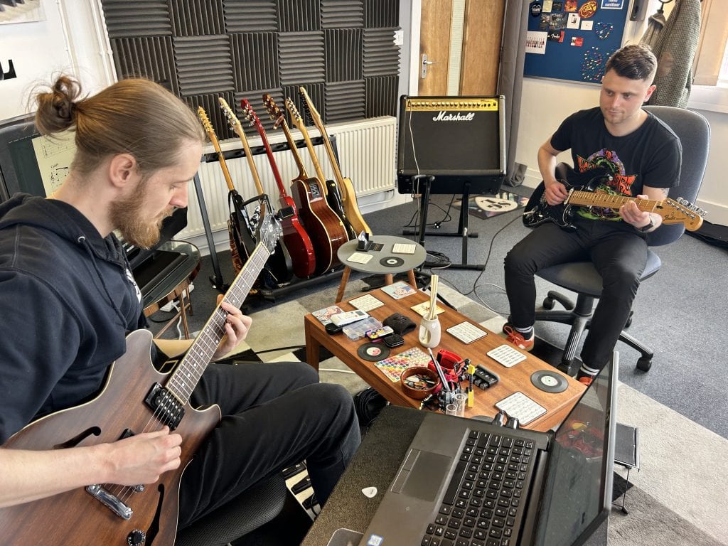 Best 1to1 Guitar Lessons, Salford | SALFORD GUITAR LESSONS